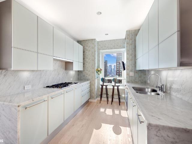 310 E 53RD Street 25A