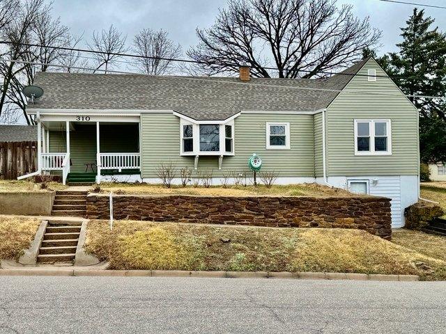 310 E 8th St, Ellsworth, KS 67439