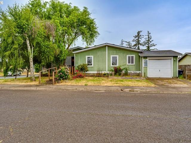 310 E 10th Pl, Junction City, OR 97448