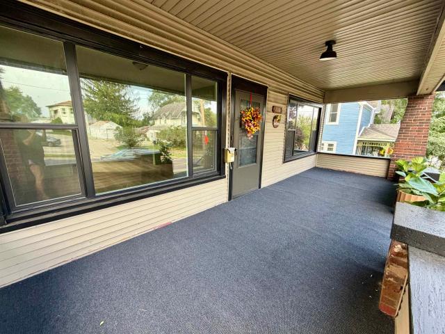 310 E Centerway