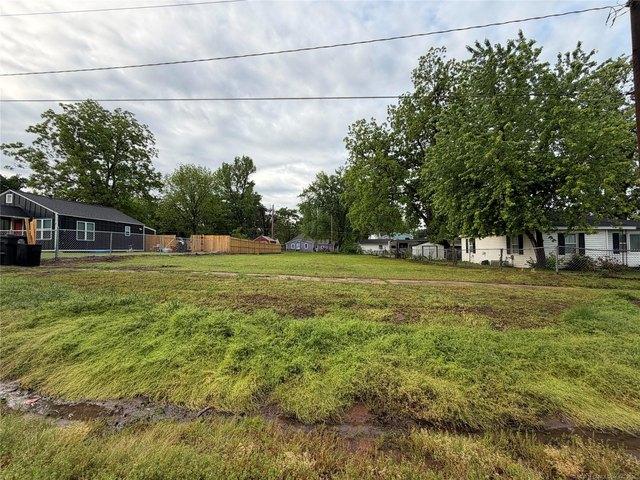 310 E Cypress St, Coweta, OK 74429