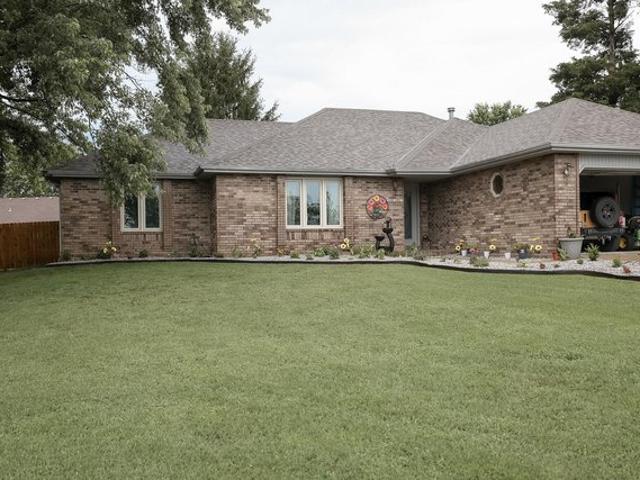 310 E Grant St, Clever, MO 65631