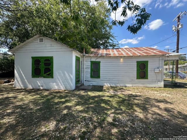 310 E Lachapelle, San Antonio, TX 78204 | MLS #1891 | Compass
