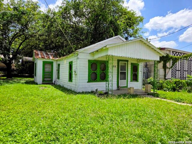 310 E Lachapelle