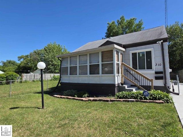 310 E Lyndon Ave, Flint, MI 48505