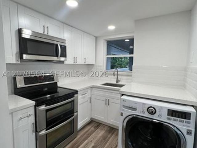 310 Fontainebleau Blvd Apt 204, Miami, FL 33172