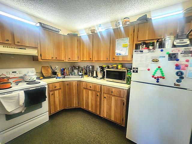 310 Knotty Pine Cir, Unit D2, Greenacres, FL 33463 | MLS #R11146 | Compass