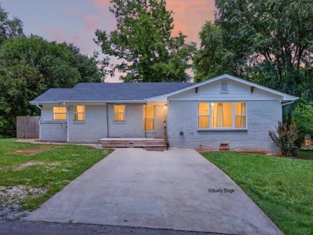 310 Hawkins Ave, Huntsville, AR 72740