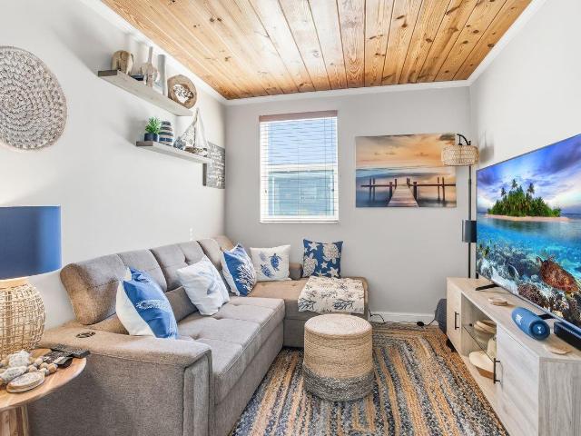 310 Harrison St, Unit 102E, Hollywood, FL 33019 | MLS #F10556 | Compass
