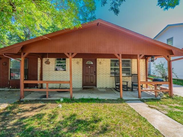 310 Jagoe St, Krum, TX 76249