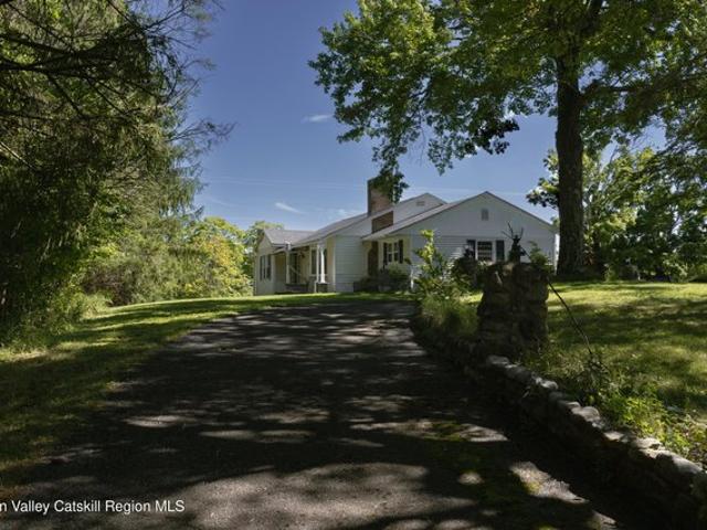 310 Old Plank Rd, Cragsmoor, NY 12566