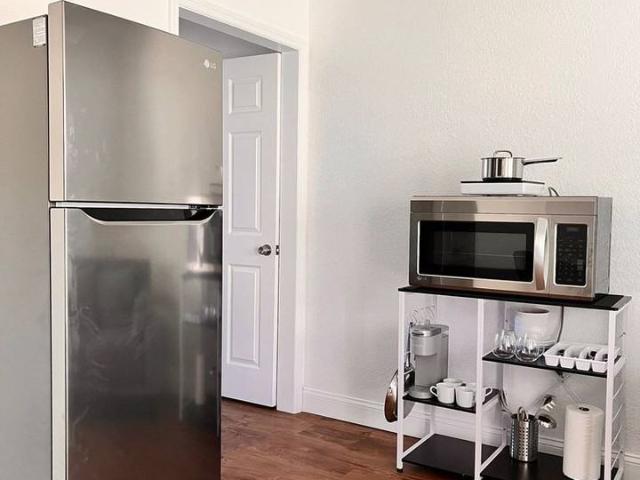 310 OSE Rentals LLC 1 Bedroom Apartment for Rent at 310 24th Ave N, St. Petersburg, FL 33704 Historic Old Northeast