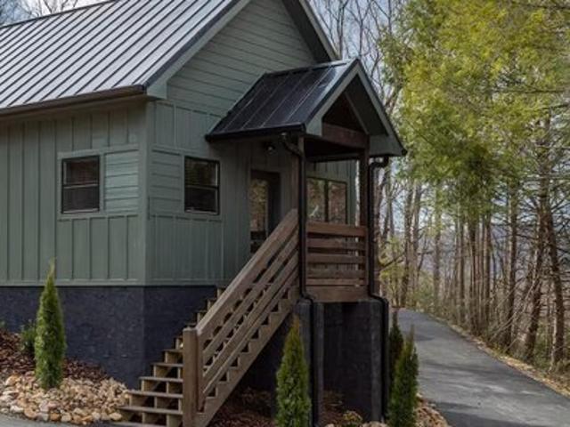 310 Lewis Clabo Rd, Gatlinburg, TN 37738