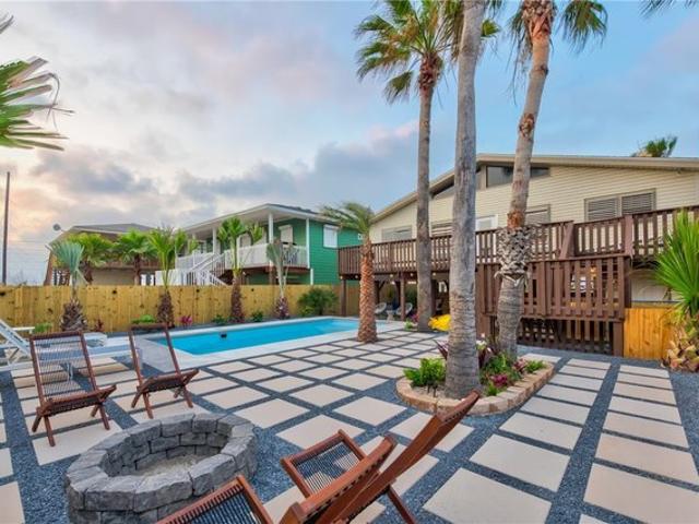 310 Leslie Ln, Port Aransas, TX 78373