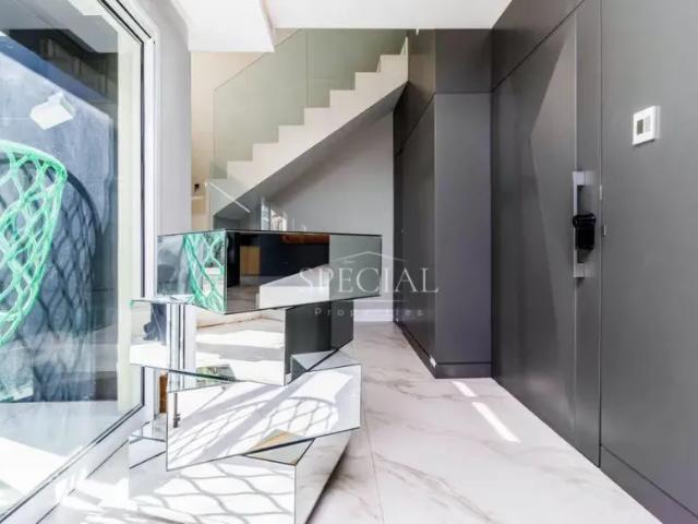 310 m², 4 suítes, 5 vagas – Cobertura duplex mobiliada e automatizada na Vila Nova Conceição