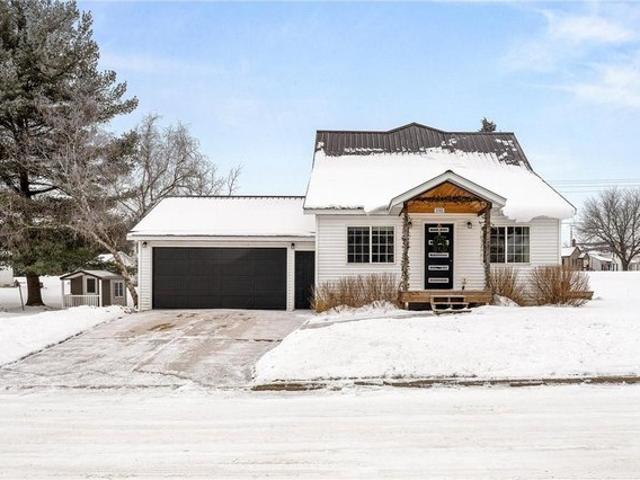 310 Maple Dr, Spring Grove, MN 55974