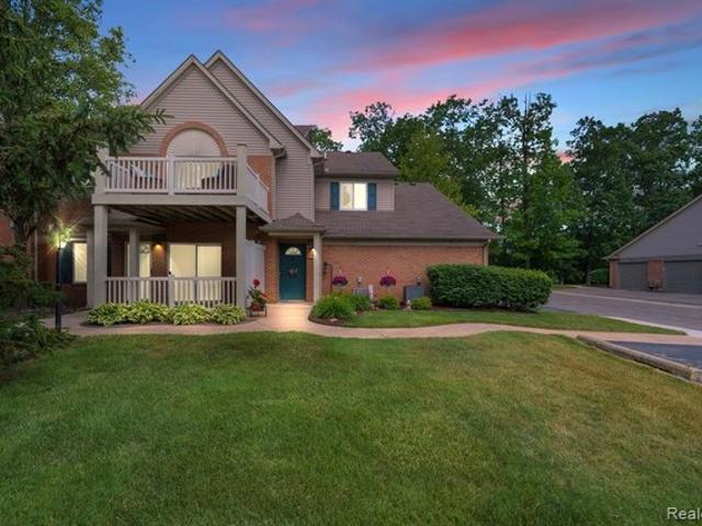 310 Marigold Cir, Westland, MI 48185