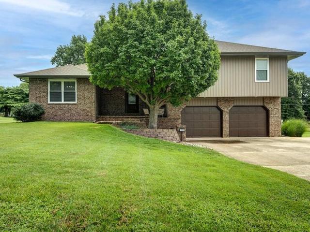 310 N 37th St, Nixa, MO 65714