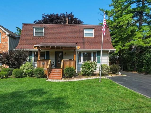 310 N Washington St, Westmont, IL 60559