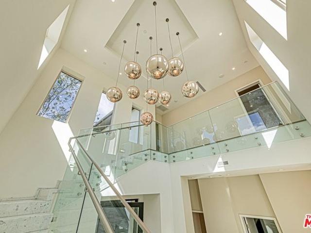 310 N Lucerne Blvd, Los Angeles, CA 90004
