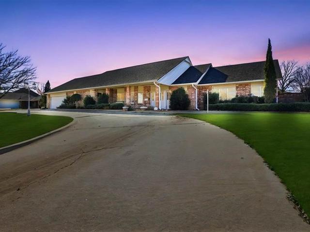 310 NW 32nd St, Lawton, OK 73505