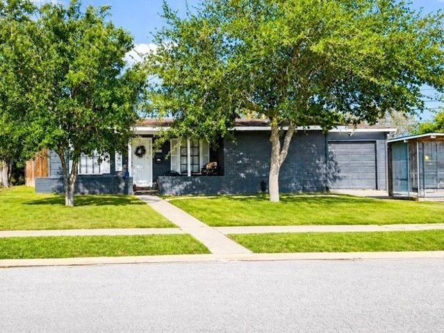 310 S 20th St, Kingsville, TX 78363