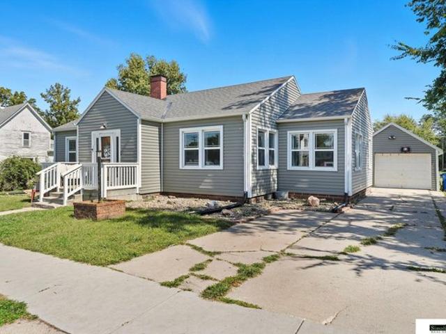 310 S Chestnut St, Friend, NE 68359