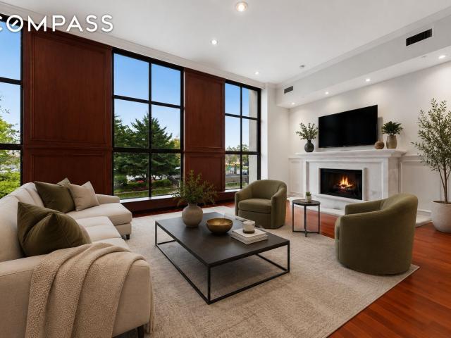 310 S Michigan Ave 202, Chicago, IL