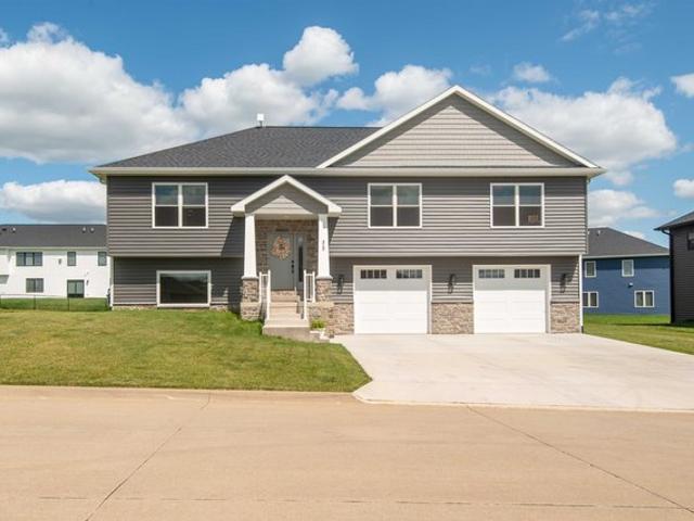 310 Solomia Ct, Peosta, IA 52068