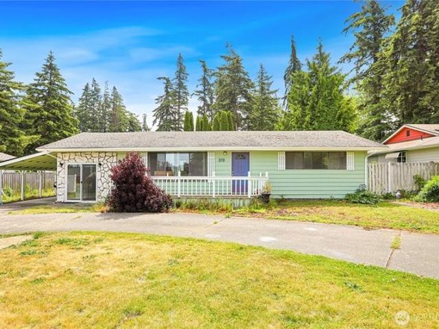 310 Scotland Dr, Camano Island, WA 98282
