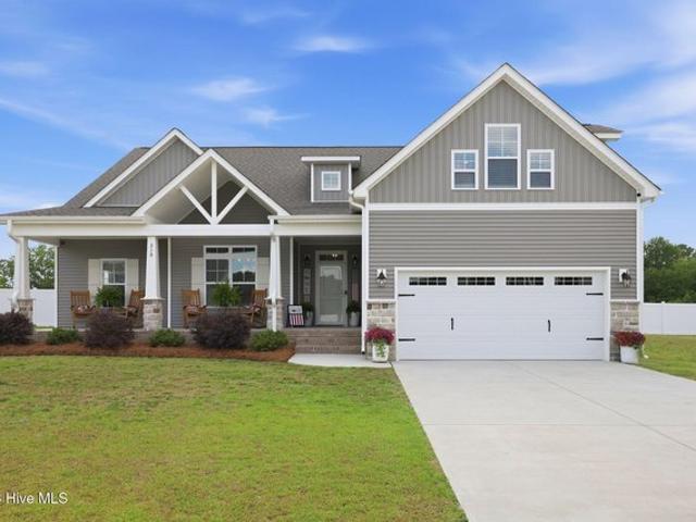310 Shortleaf Dr, Grimesland, NC 27837