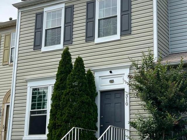310 Stable View Terrace NE
