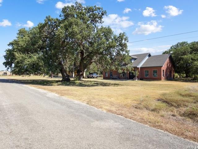 310 Stone Crest Dr, Bandera, TX 78003