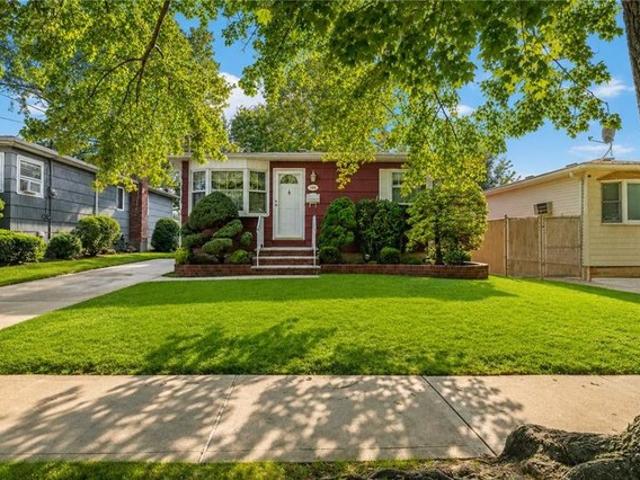 310 Pacific Ave, Staten Island, NY 10312