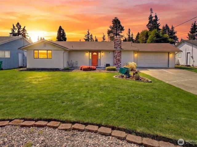 310 Prestwick Dr, Camano Island, WA 98282