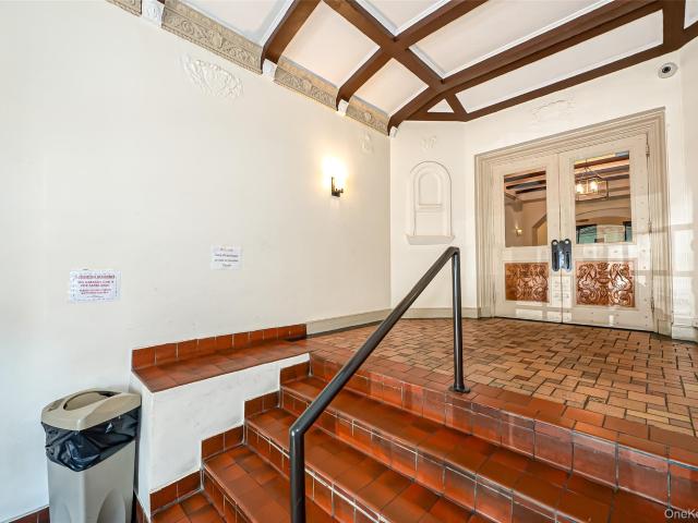 310 Riverside Boulevard 3i