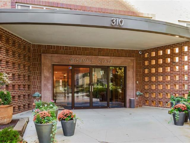 310 W 49th St, Unit 303, Kansas City, MO 64112 | MLS #2605 | Compass