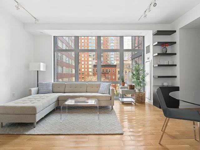 310 W 52nd St Apt 5A, Manhattan, NY 10019
