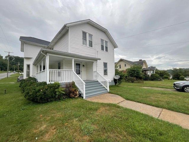310 W Washington St, Galax, VA 24333