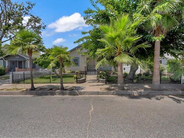 310 W I St, Oakdale, CA 95361