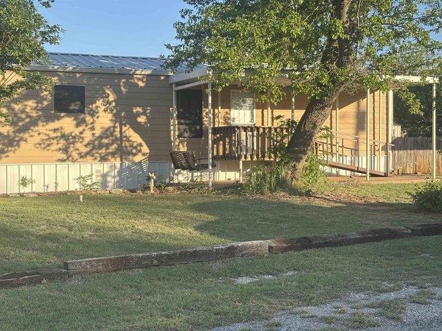 310 W Michigan Ave, Electra, TX 76360