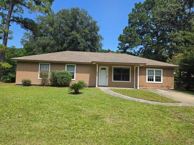 310 York Ln, Hinesville, GA 31313