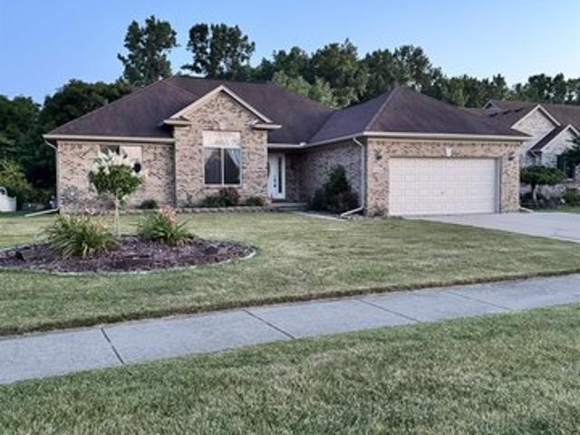 31146 Golden Oak Ct, Chesterfield Township, MI 48047