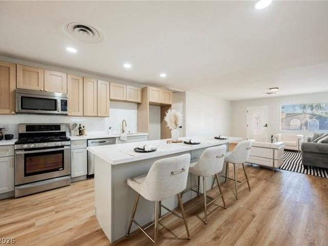 3114 Scarlet Oak Ave, Las Vegas, NV 89104