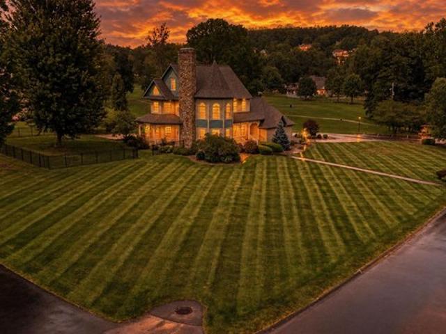 3115 N Greystone Dr, Morgantown, WV 26508