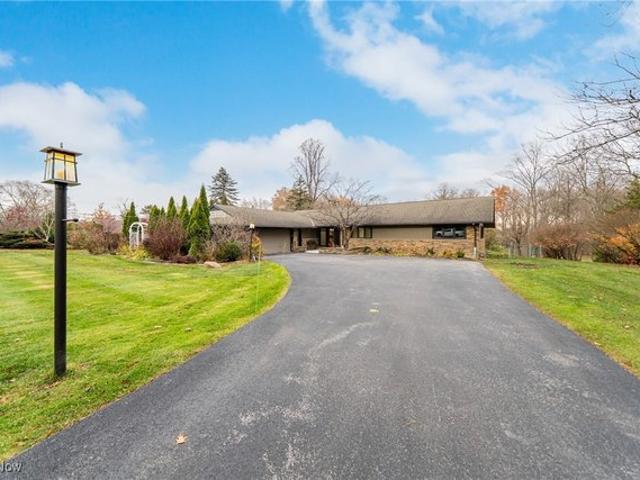 3115 Bremerton Rd, Pepper Pike, OH 44124