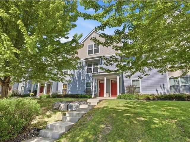 3115 Clover Ridge Dr, Chaska, MN 55318