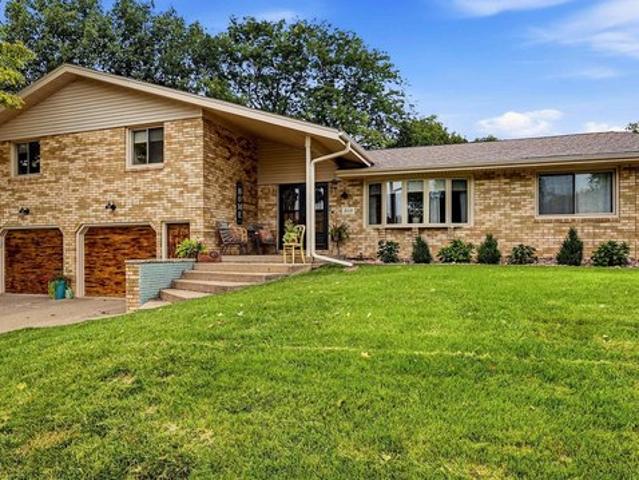 3115 Spring Valley Rd, Dubuque, IA 52001