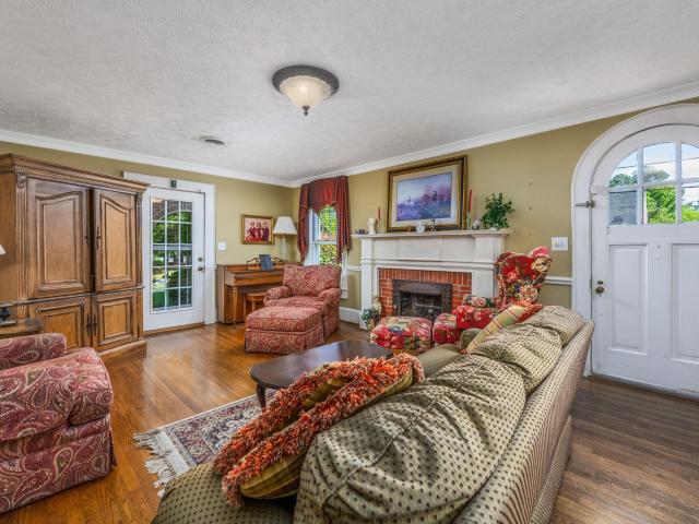 3116 Main St