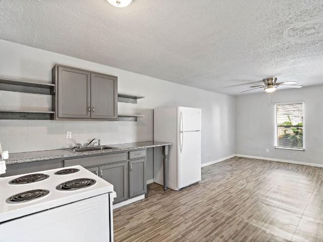 3116 Avenue L 1 Bedroom Apartment for Rent at 3116 Avenue L, Galveston, TX 77550 Downtown Galveston